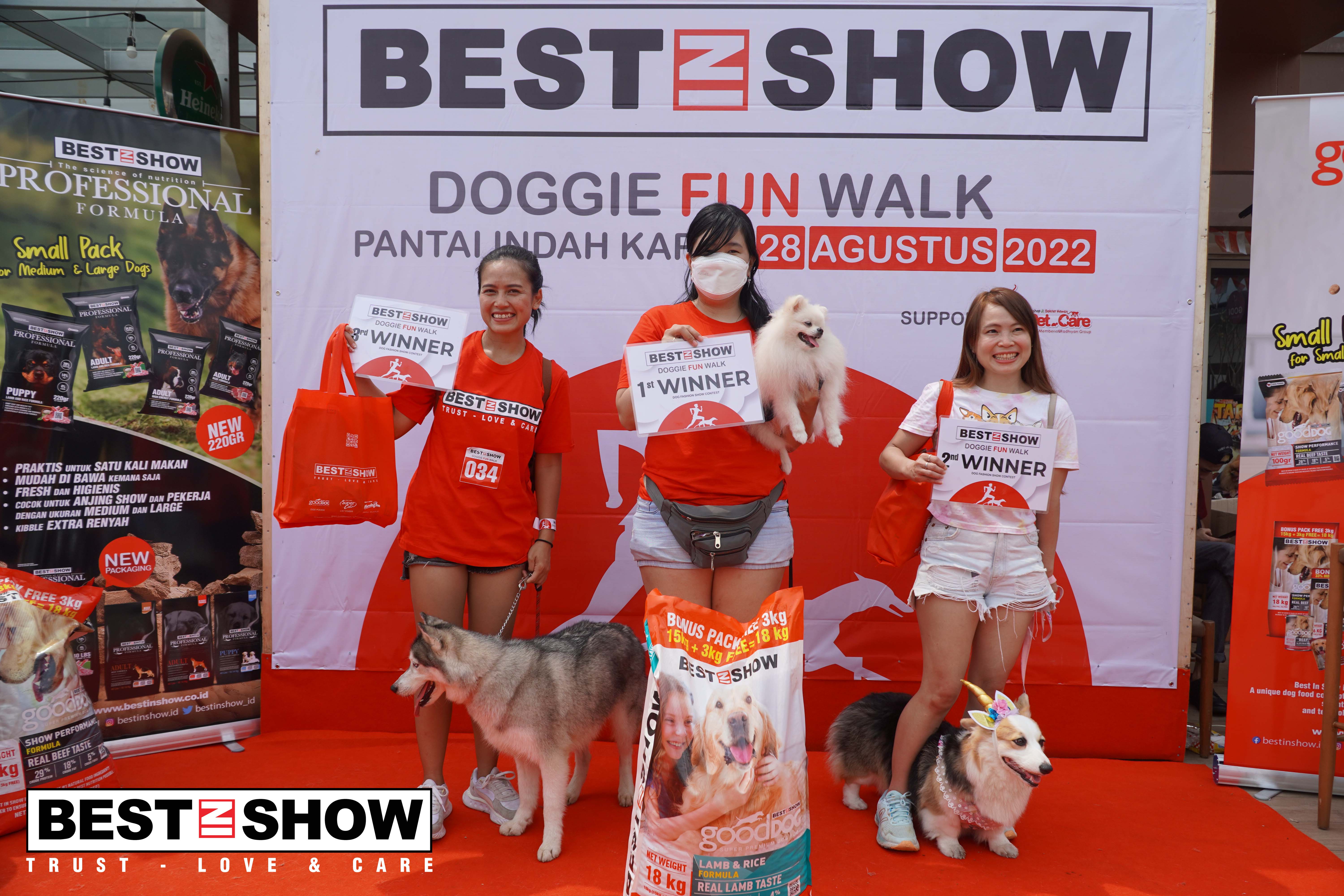 BEST IN SHOW DOGGIE FUNWALK | Best In Show - Best Pet Food For Your Pet
